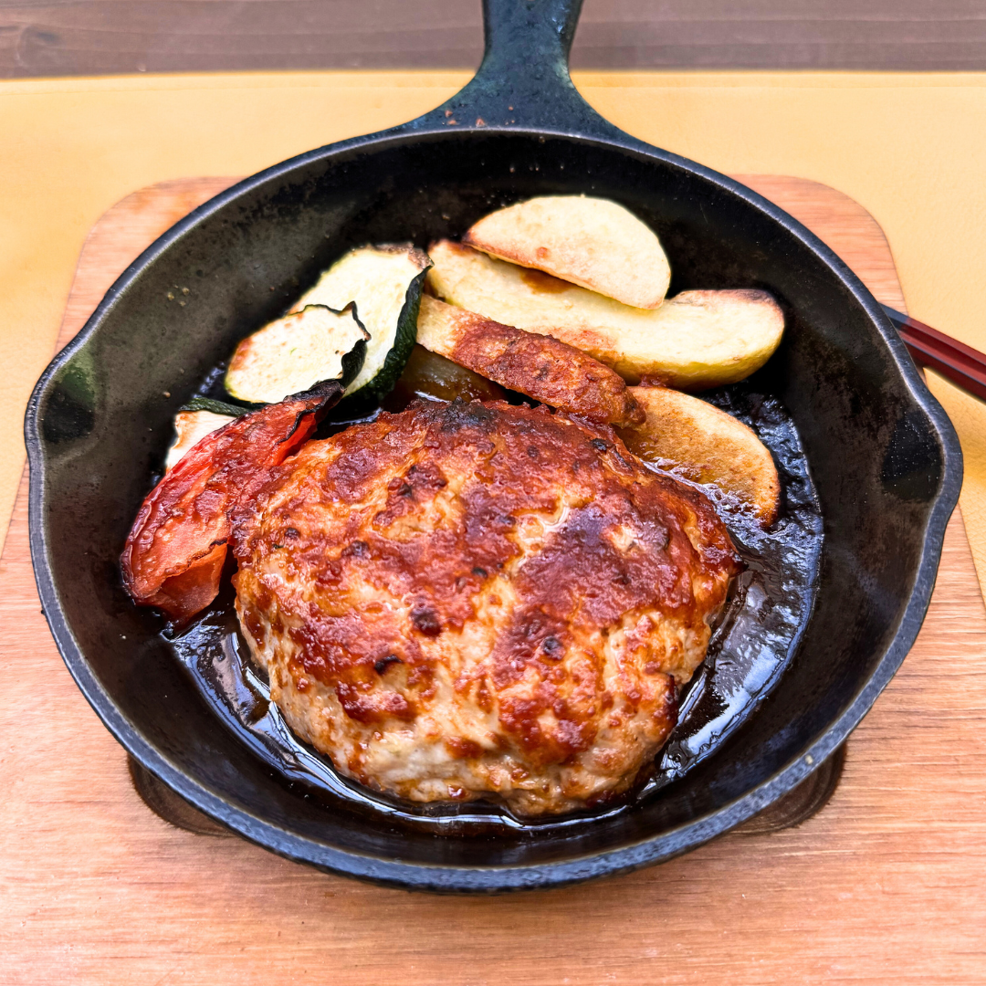 【奥多摩・白丸】アースガーデン｜絶景テラスで味わう、究極の“奥多摩ハンバーグ”と癒やしの時間 | baigo.fun